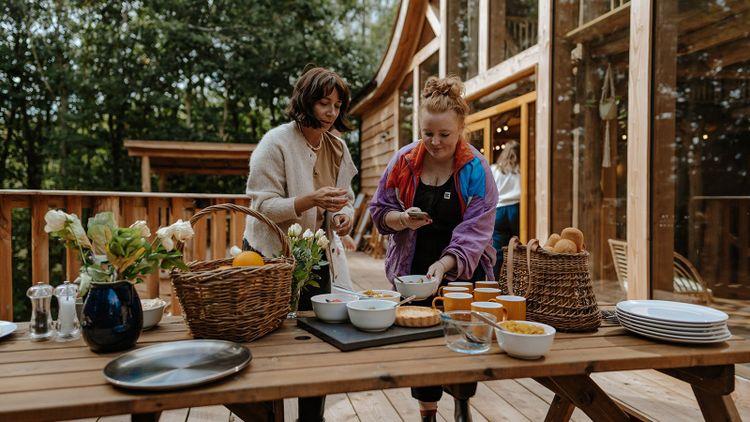 How to host your cabin dinner party | Canopy & Stars