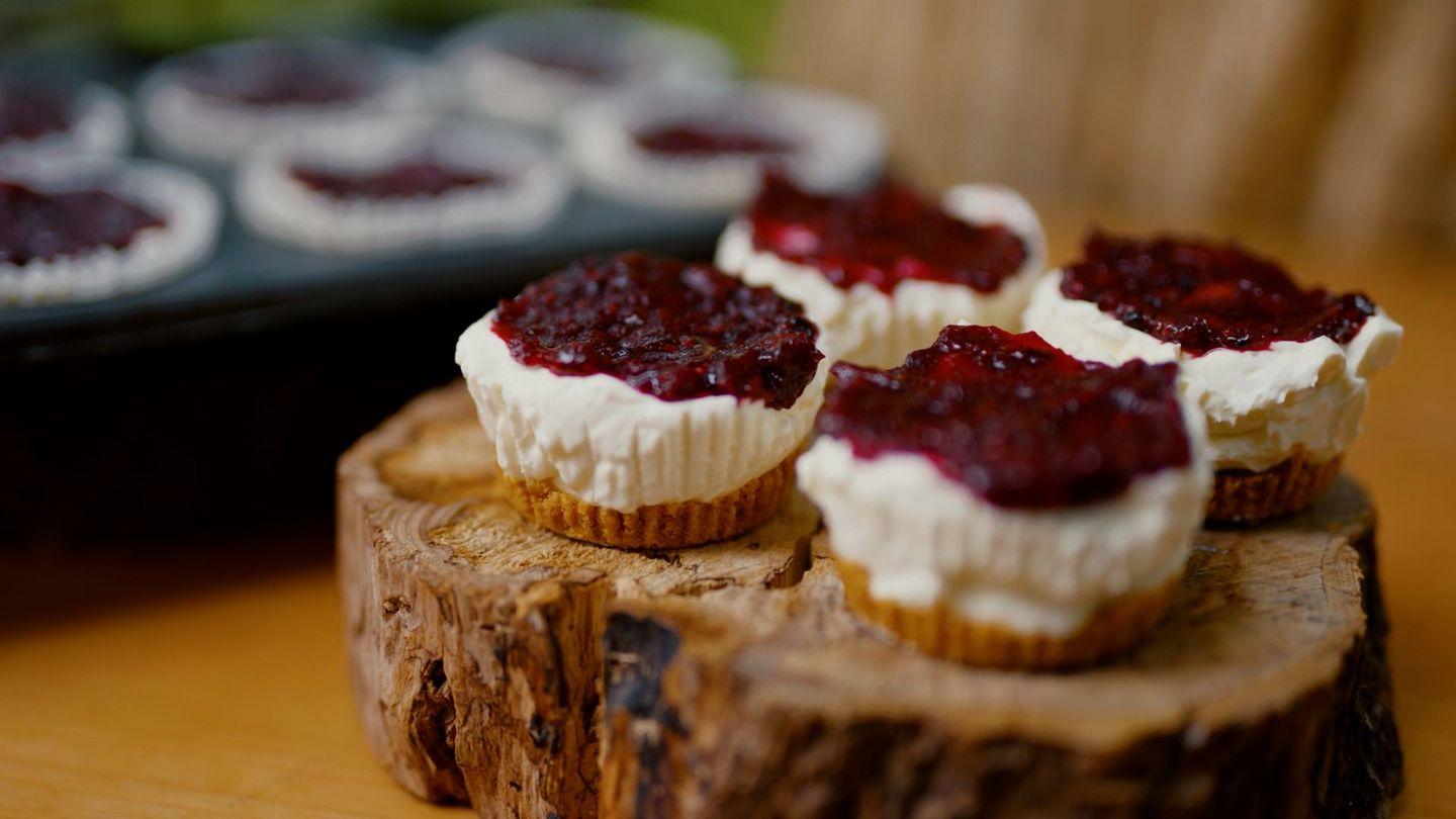 Foraged by Fern: Hedgerow jam cheesecakes | Canopy & Stars