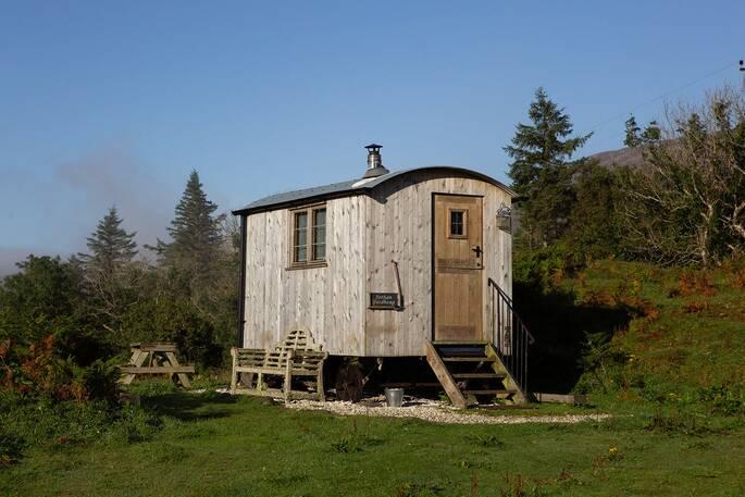 Shepherd’s hut holidays in Scotland | Canopy & Stars