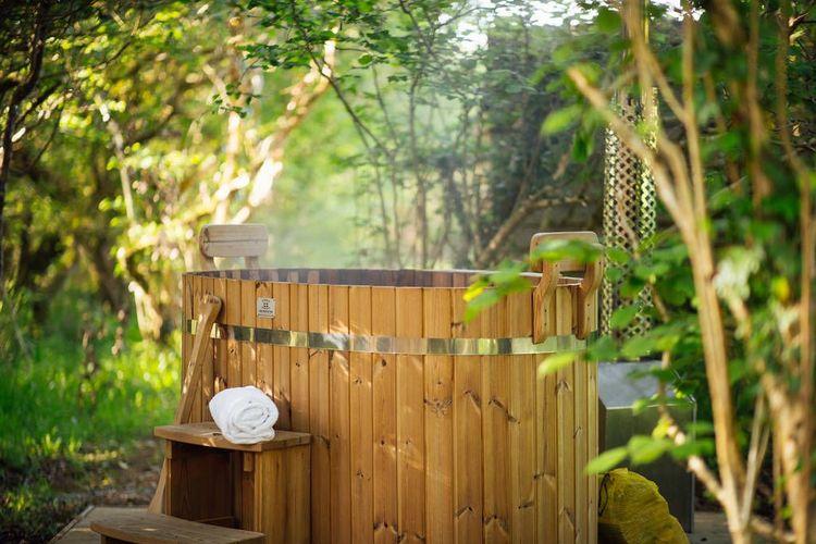 Our most romantic places with hot tubs for a special occasion | Canopy ...
