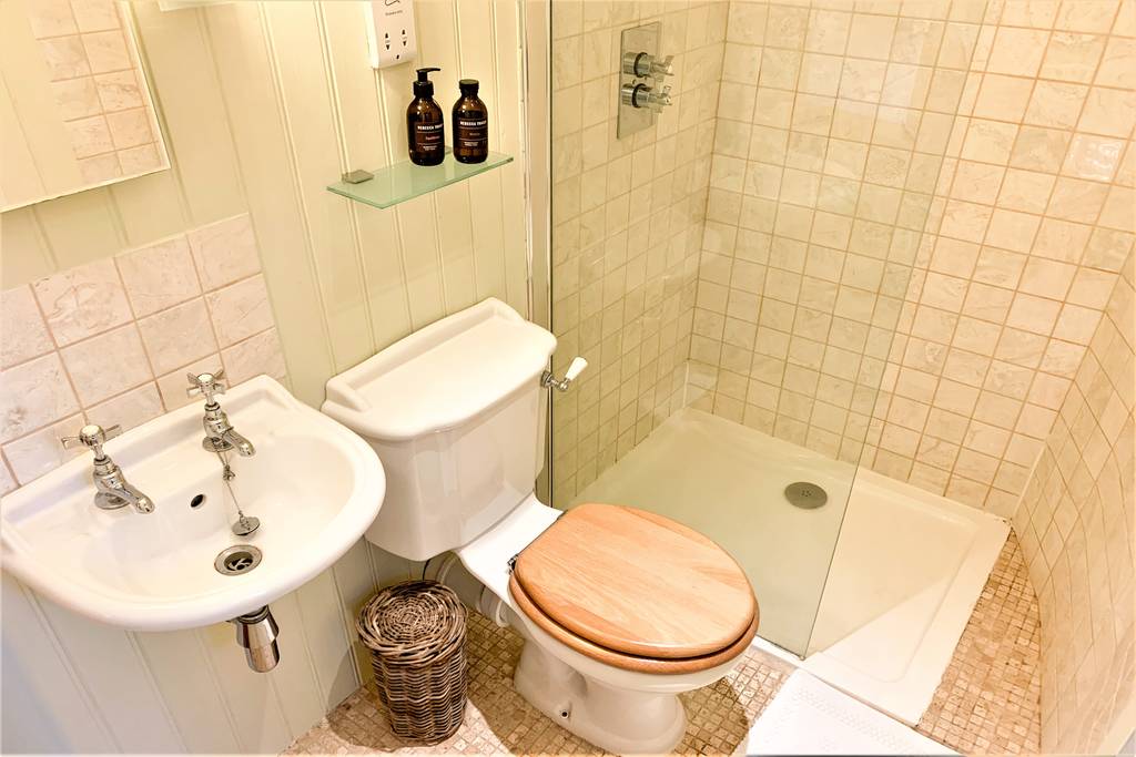 Harptree Tree House | Treehouse in Bath & N.E. Somerset | Canopy & Stars