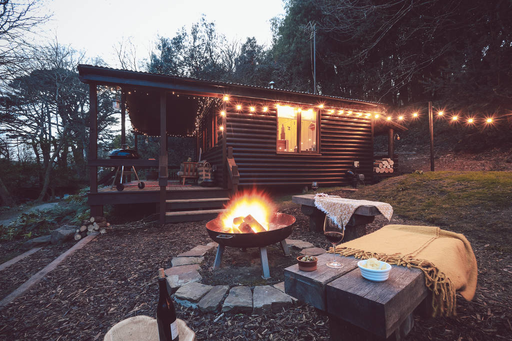 The Little Black Cabin | Cabin in Cornwall | Canopy & Stars