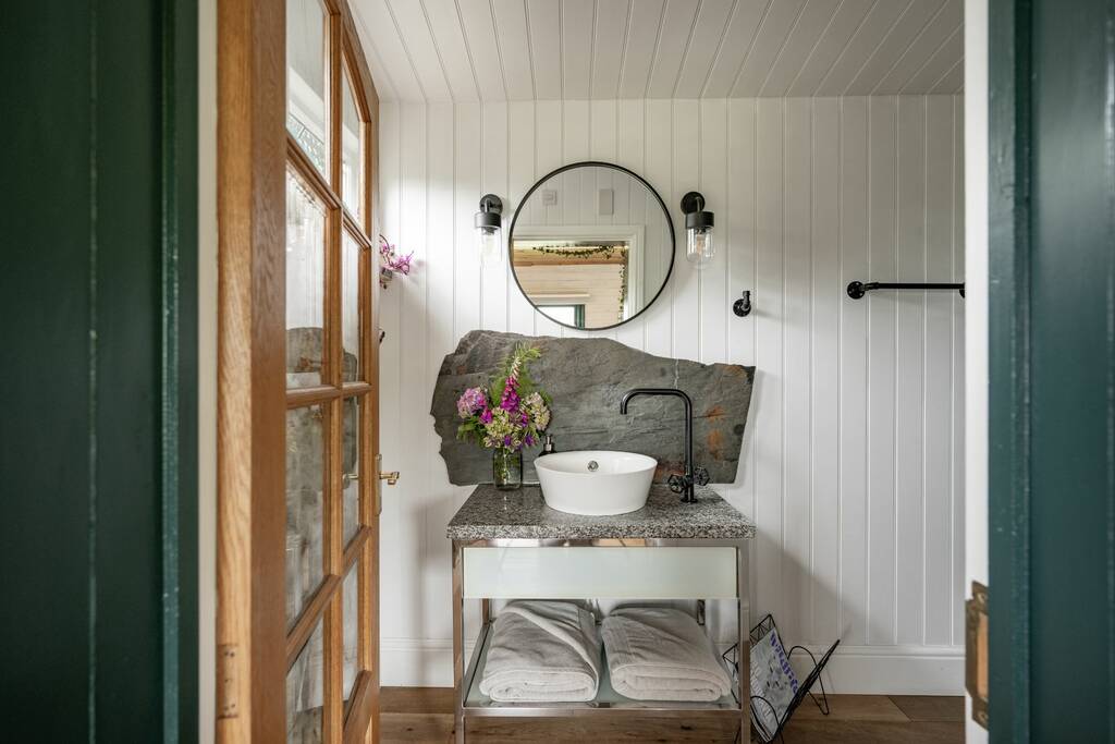 Trebus | Bus in Cornwall | Canopy & Stars