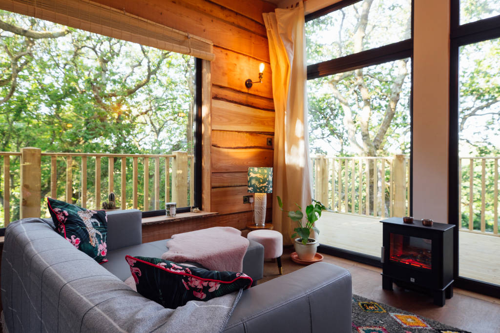 Chui Treehouse | Treehouse in Cornwall | Canopy & Stars