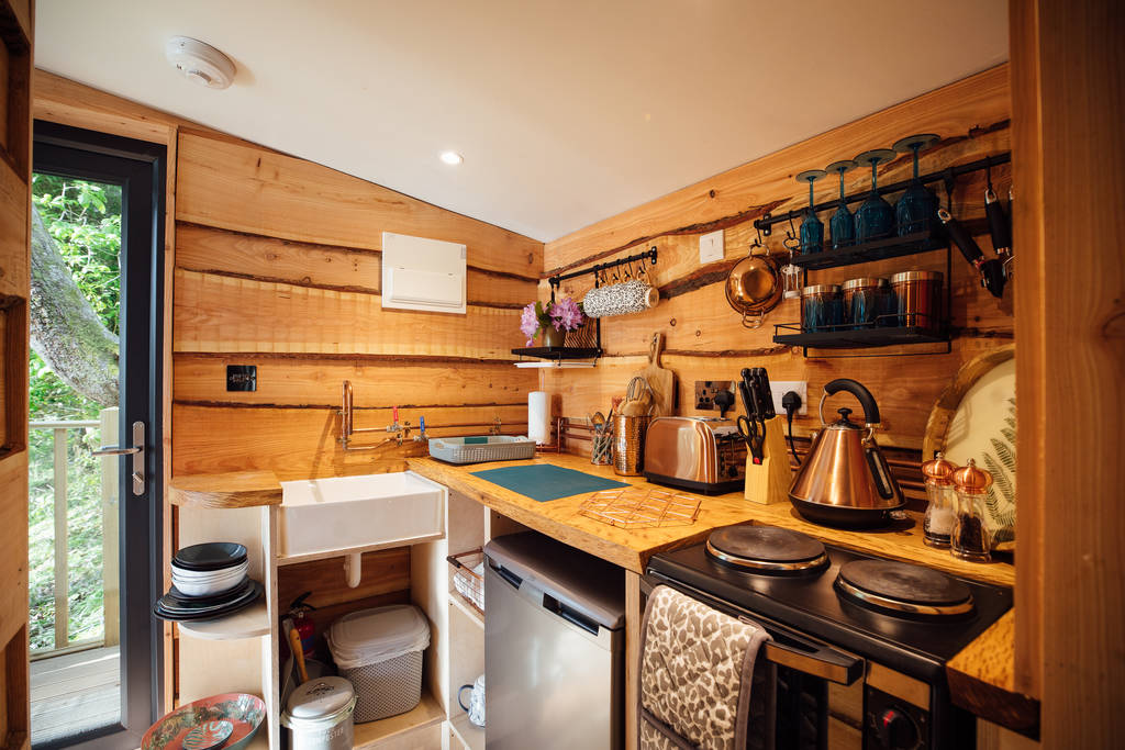 Chui Treehouse | Treehouse in Cornwall | Canopy & Stars