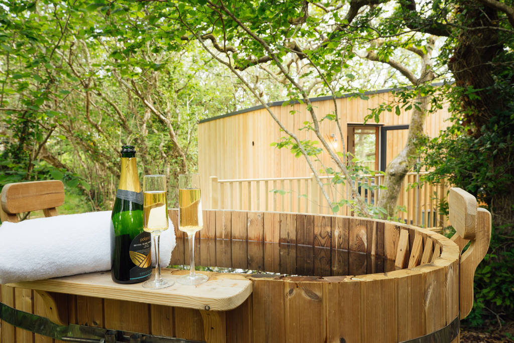 Chui Treehouse | Treehouse in Cornwall | Canopy & Stars