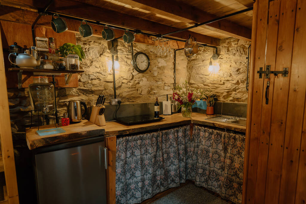 The Hog House | Bothy in Cumbria | Canopy & Stars