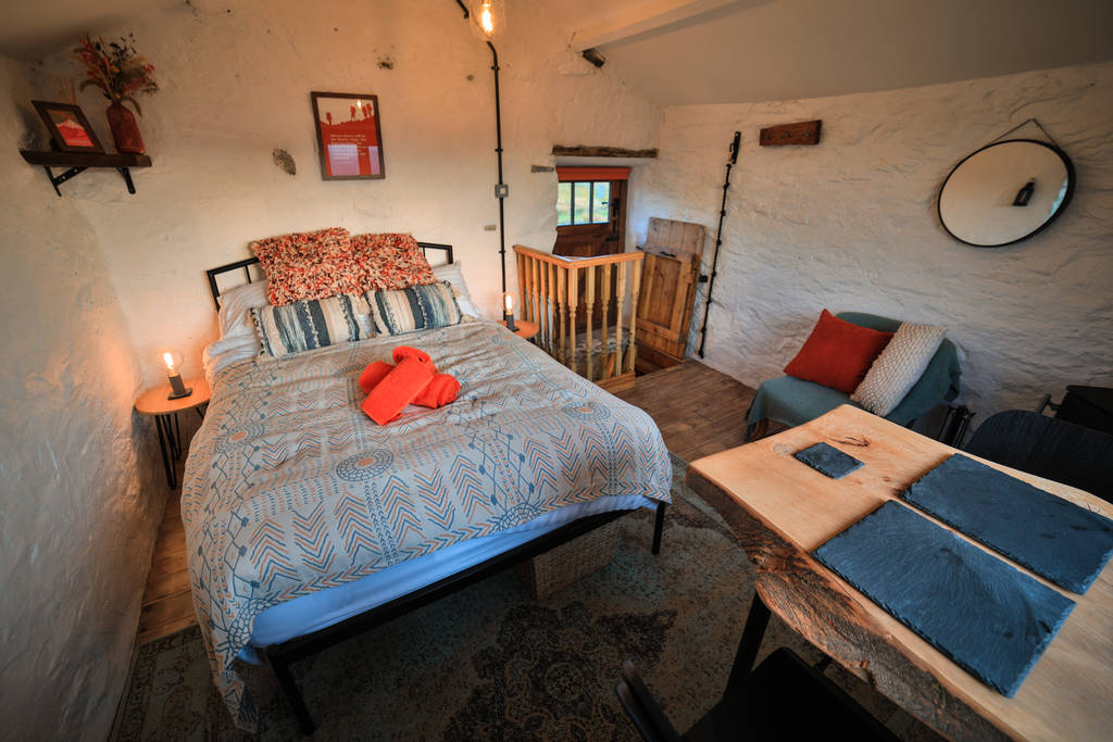The Hog House | Bothy in Cumbria | Canopy & Stars