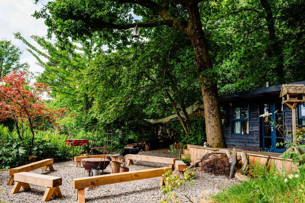 Bluebell Quarry | Estate in Somerset | Canopy & Stars