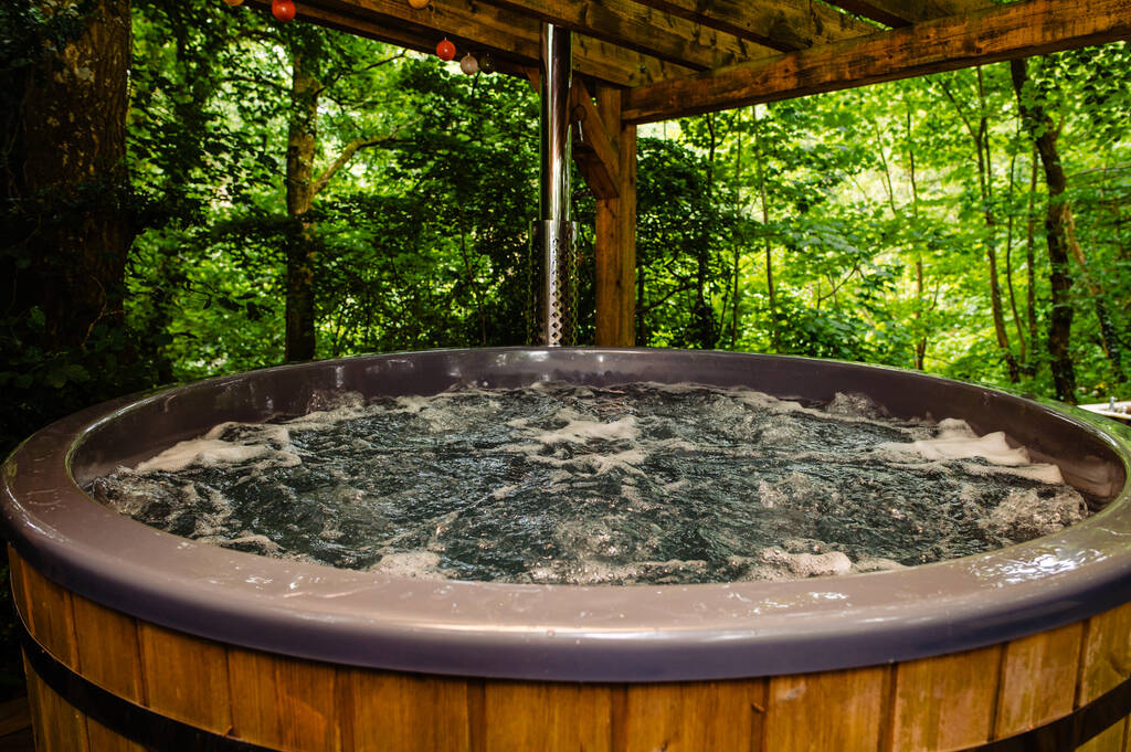 Bluebell Quarry | Estate in Somerset | Canopy & Stars