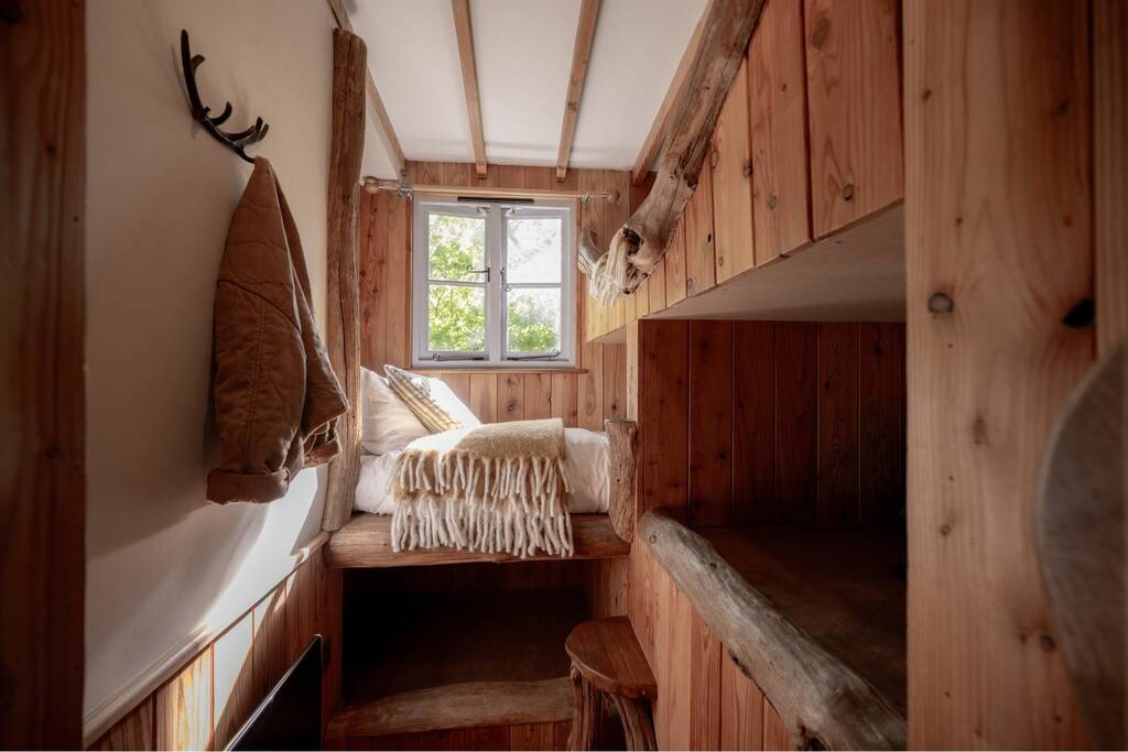 Treetops Treehouse | Treehouse in Devon | Canopy & Stars