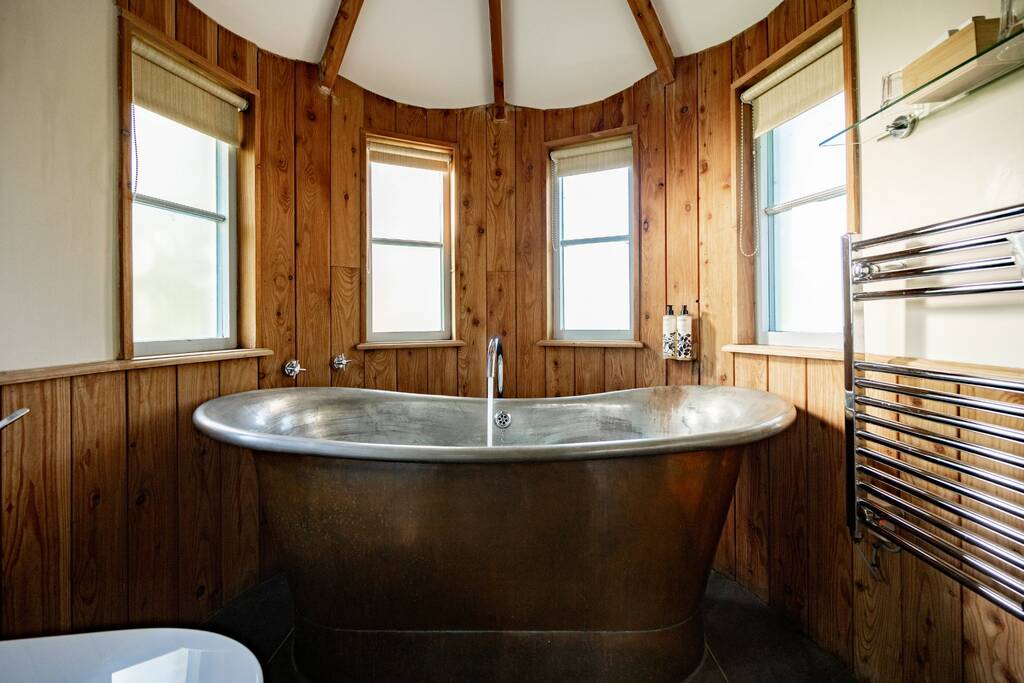 Treetops Treehouse | Treehouse in Devon | Canopy & Stars