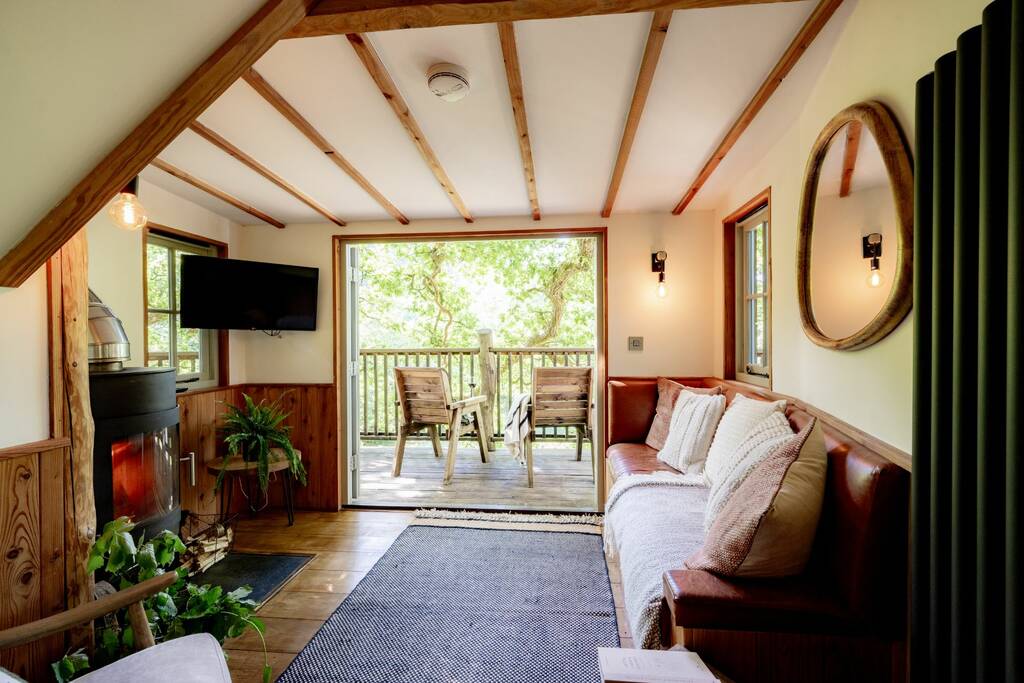 Treetops Treehouse | Treehouse in Devon | Canopy & Stars