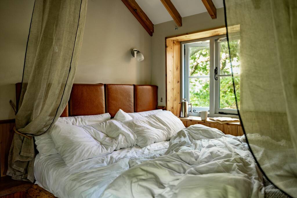 Treetops Treehouse | Treehouse in Devon | Canopy & Stars