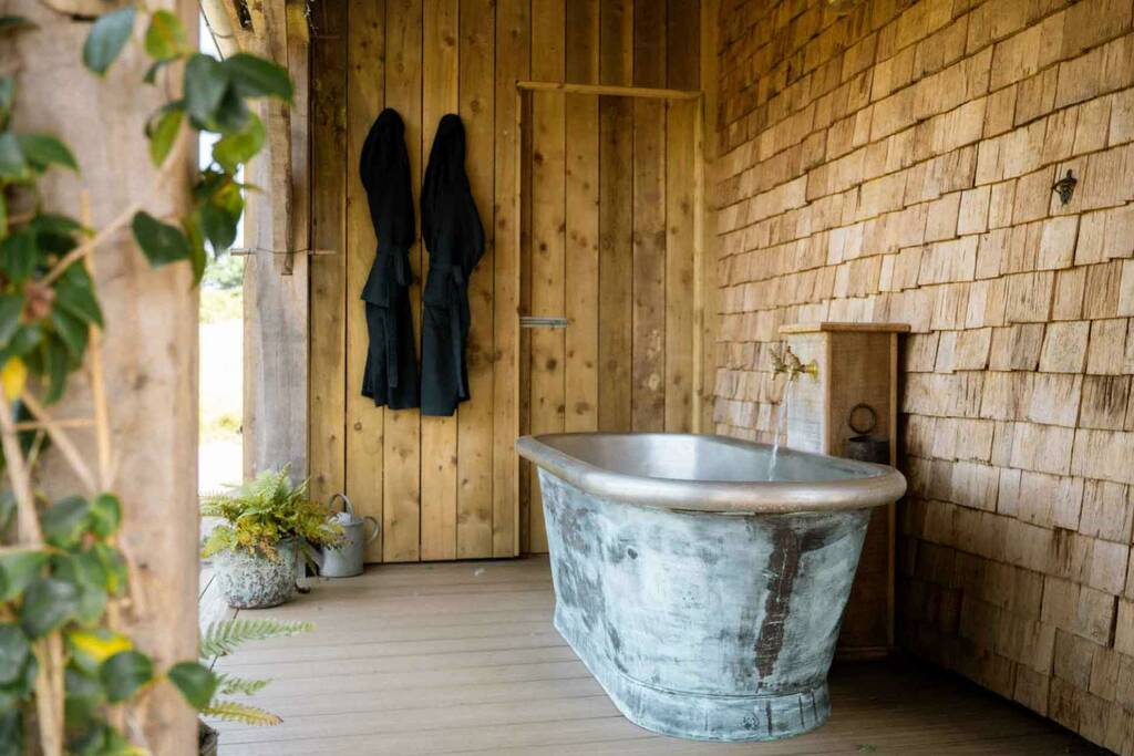 Perry Pond Cabin | Cabin in Devon | Canopy & Stars