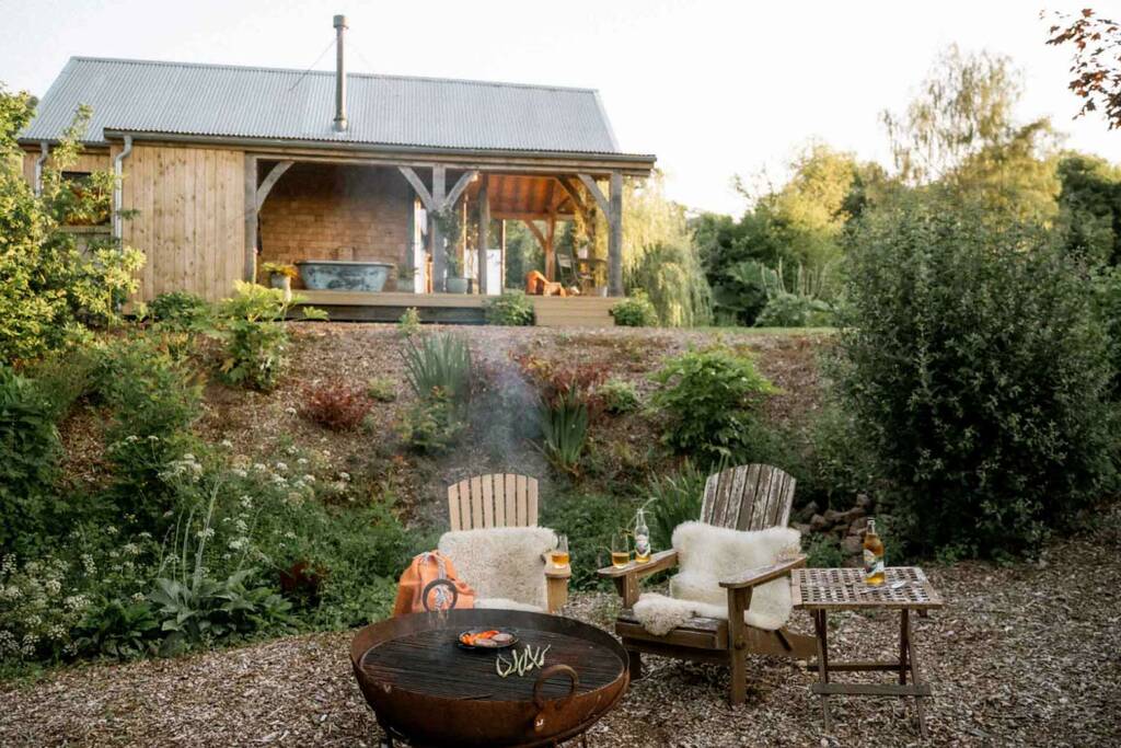 Perry Pond Cabin | Cabin in Devon | Canopy & Stars