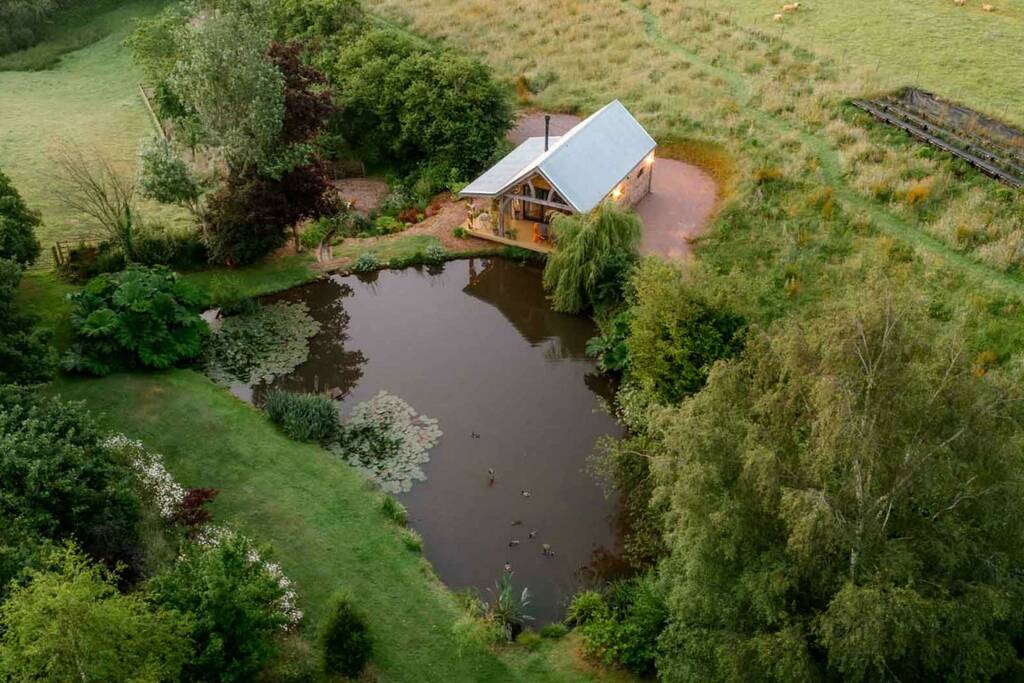 Perry Pond Cabin | Cabin in Devon | Canopy & Stars