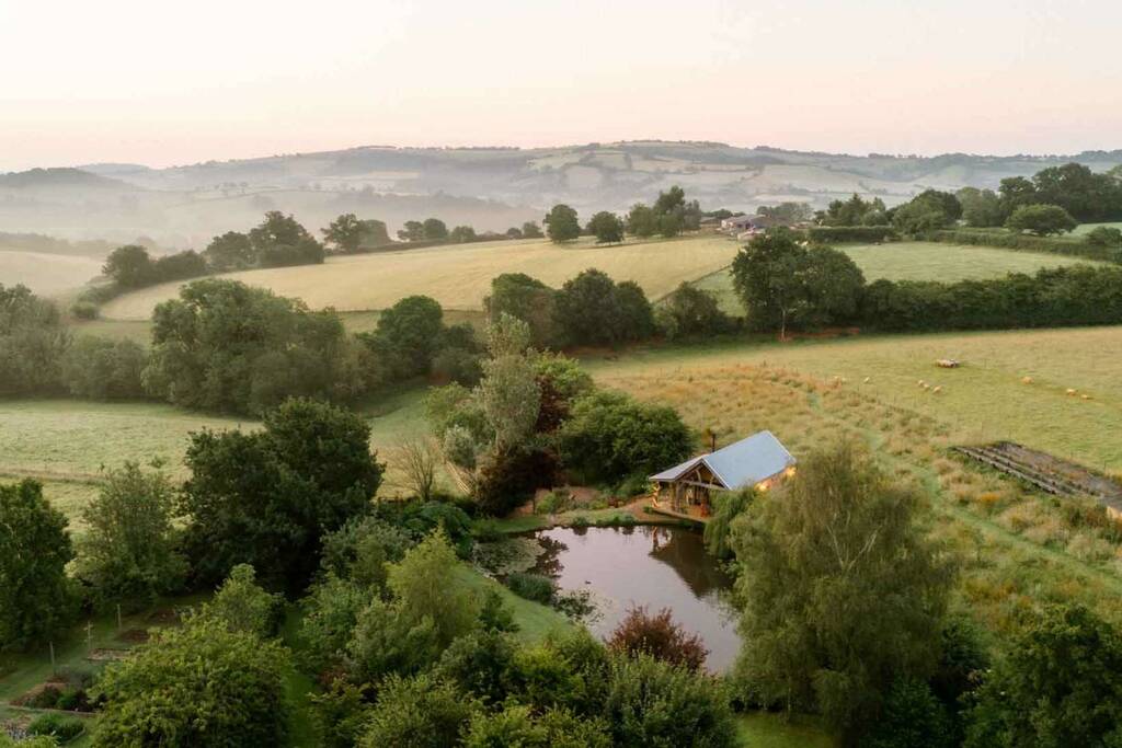 Perry Pond Cabin | Cabin in Devon | Canopy & Stars