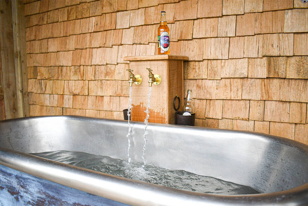 Perry Pond Cabin | Cabin in Devon | Canopy & Stars