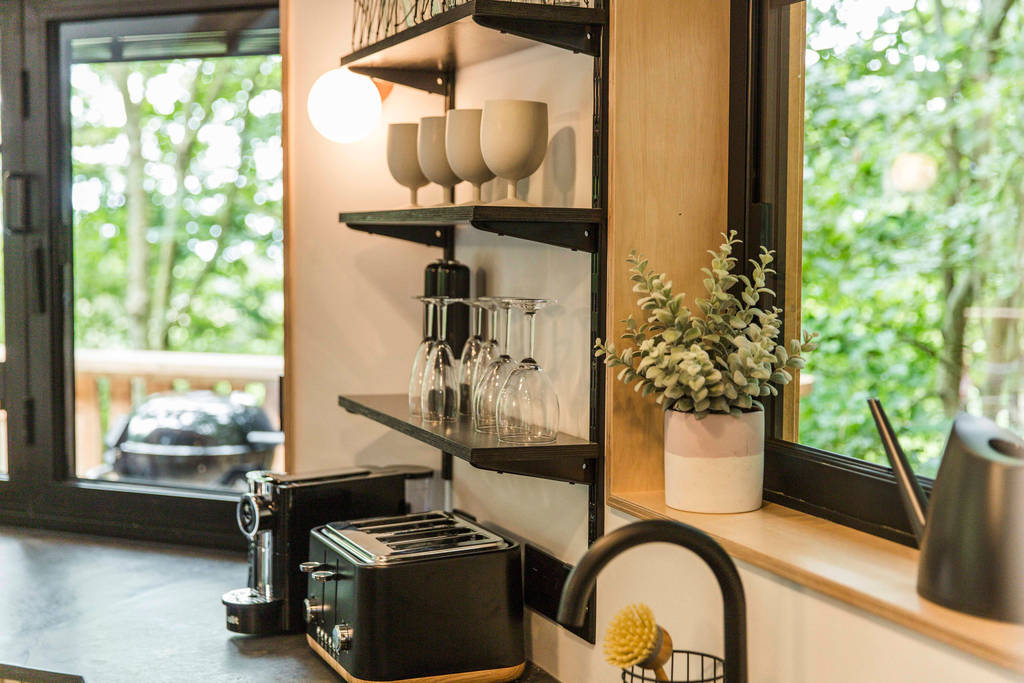 The Den Treehouse at Pickwell Manor | Treehouse in Devon | Canopy & Stars