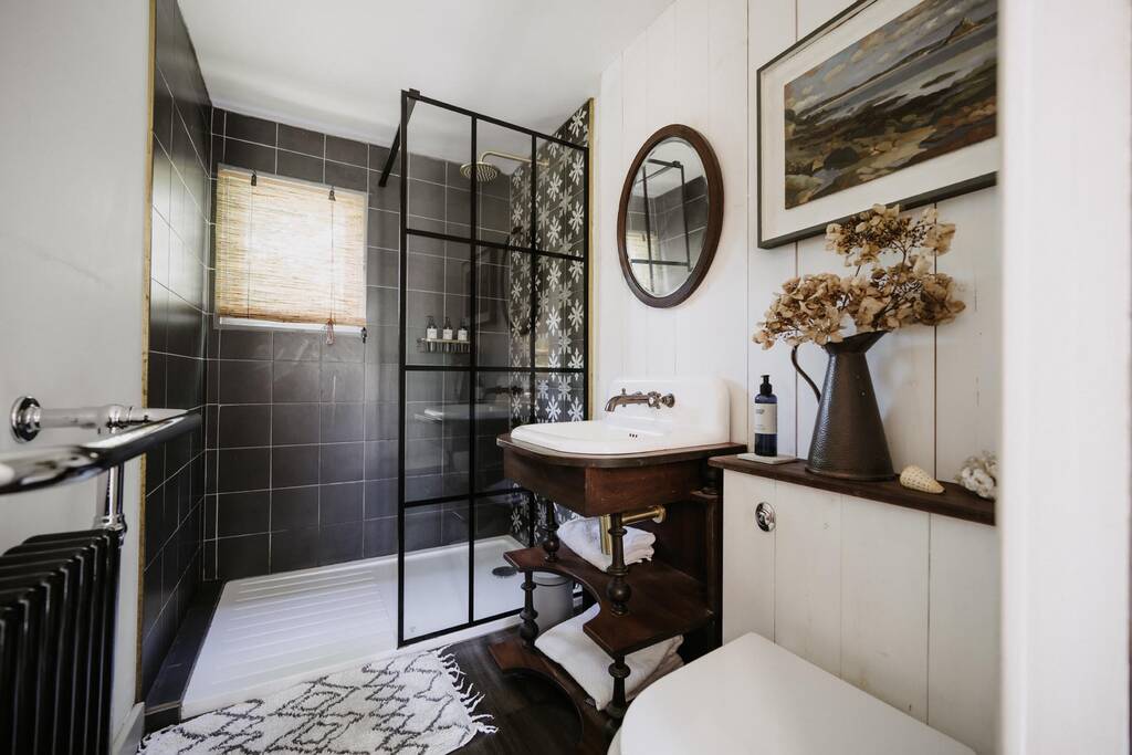 The Batman's Summerhouse | Cabin in Devon | Canopy & Stars