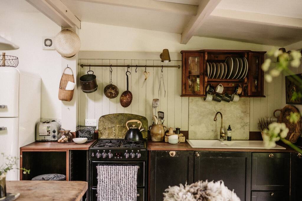 The Batman's Summerhouse | Cabin in Devon | Canopy & Stars