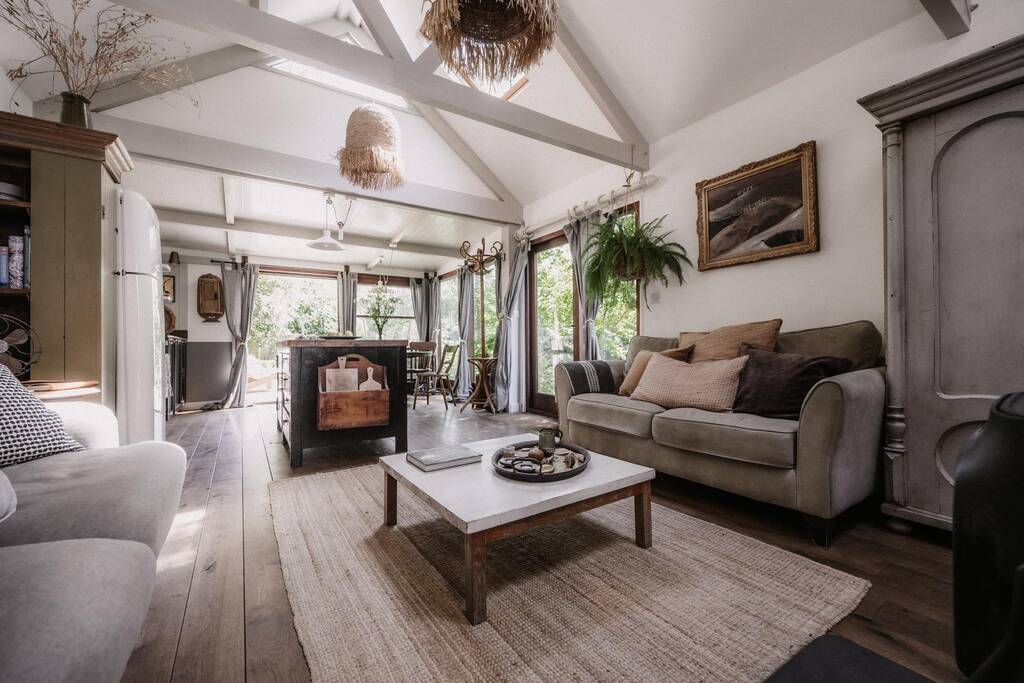 The Batman's Summerhouse | Cabin in Devon | Canopy & Stars