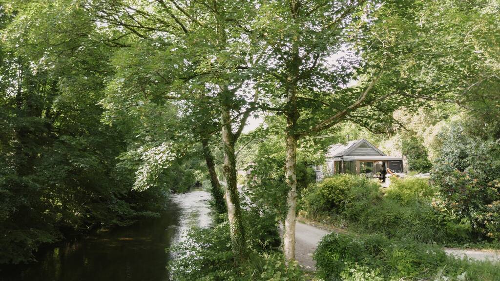 The Batman's Summerhouse | Cabin in Devon | Canopy & Stars