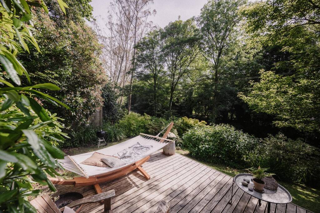 The Batman's Summerhouse | Cabin in Devon | Canopy & Stars