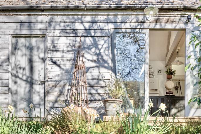 The Batman's Summerhouse | Cabin in Devon | Canopy & Stars