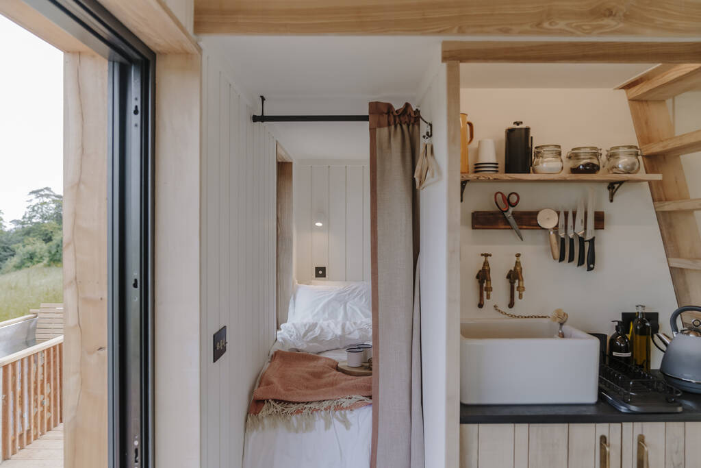 Curvy | Cabin in Devon | Canopy & Stars