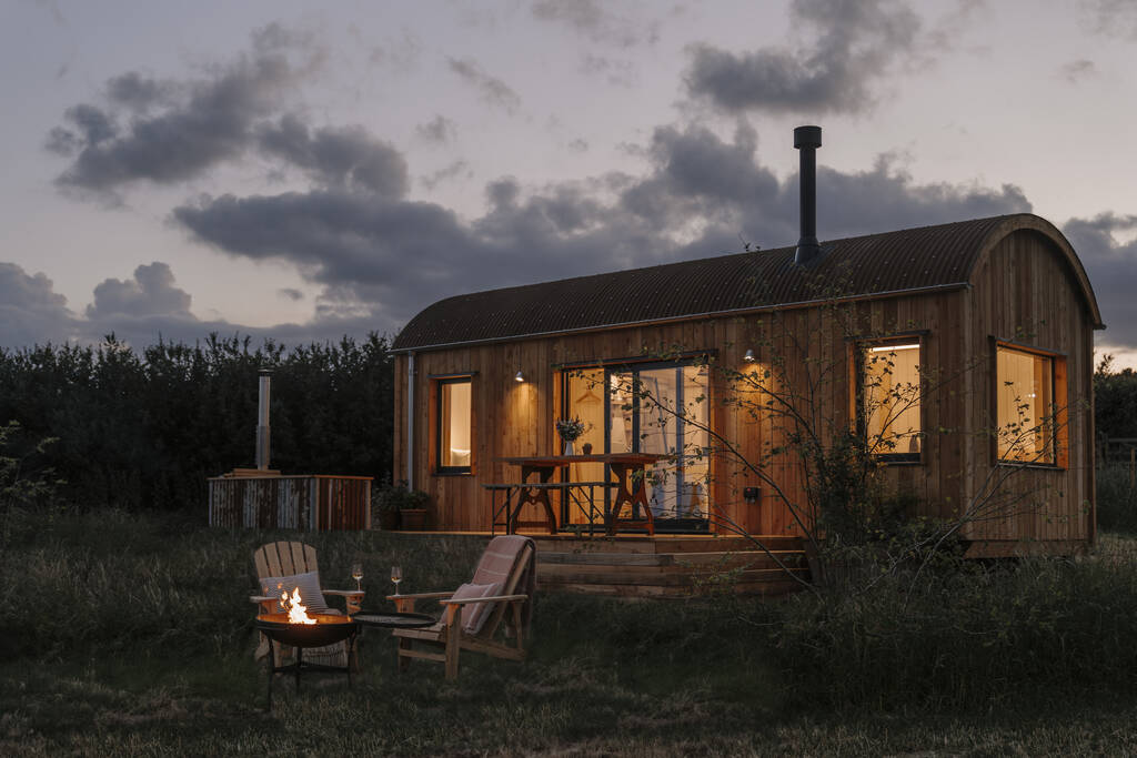 Curvy Cabin In Devon Canopy And Stars