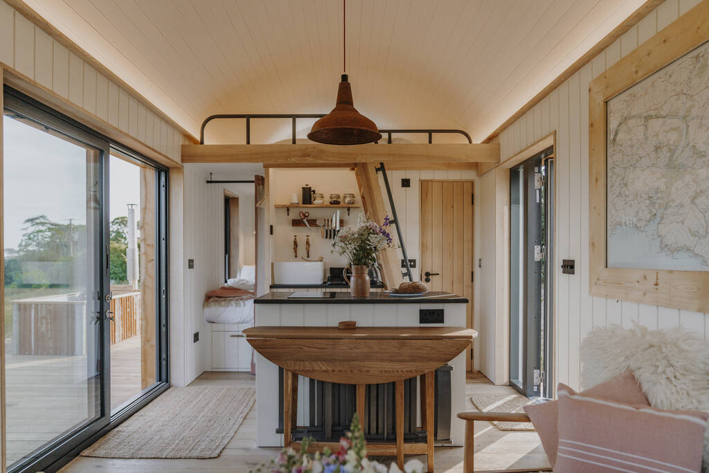 Curvy | Cabin in Devon | Canopy & Stars