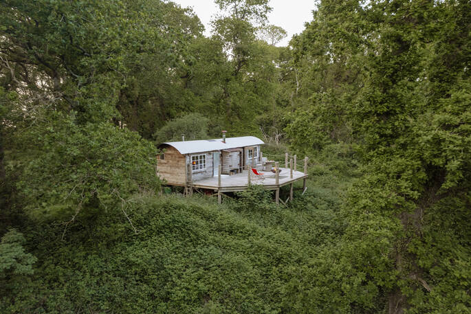 Woodman's Wagon Treehouse | Treehouse in Devon | Canopy & Stars