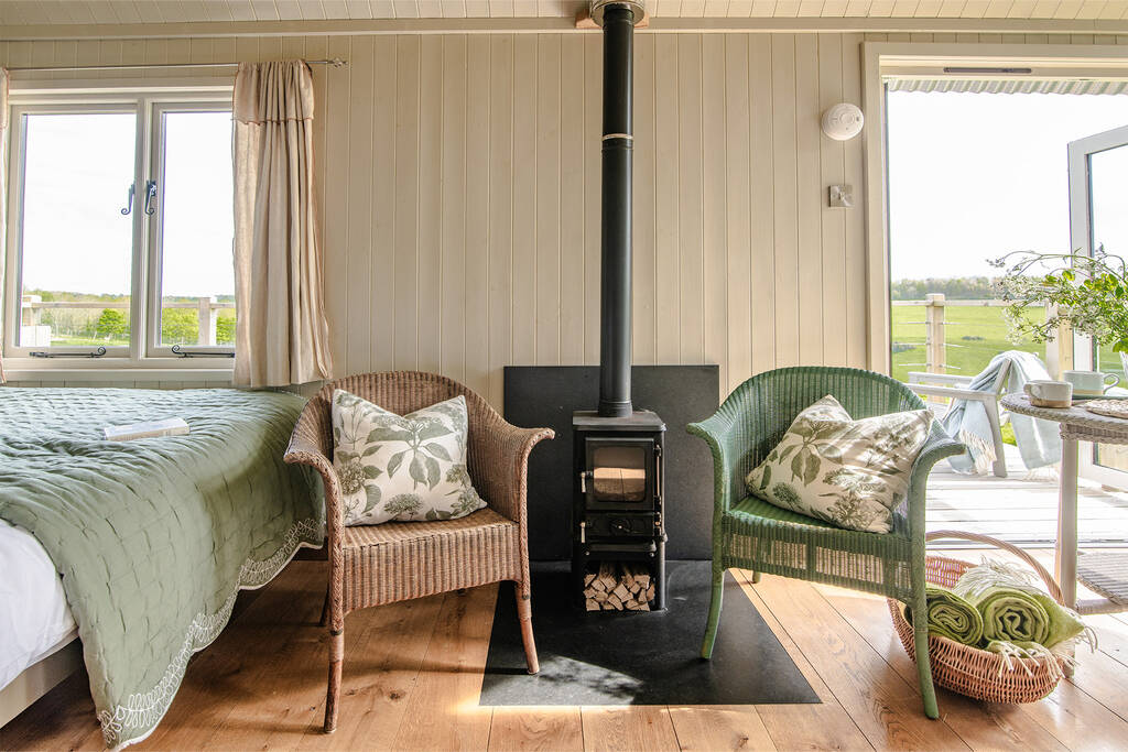 Lady Betty | Shepherd's hut in Dorset | Canopy & Stars