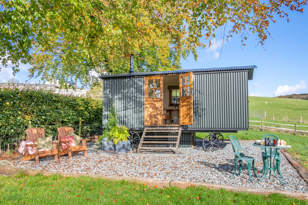 Toller Hut | Shepherd's hut in Dorset | Canopy & Stars