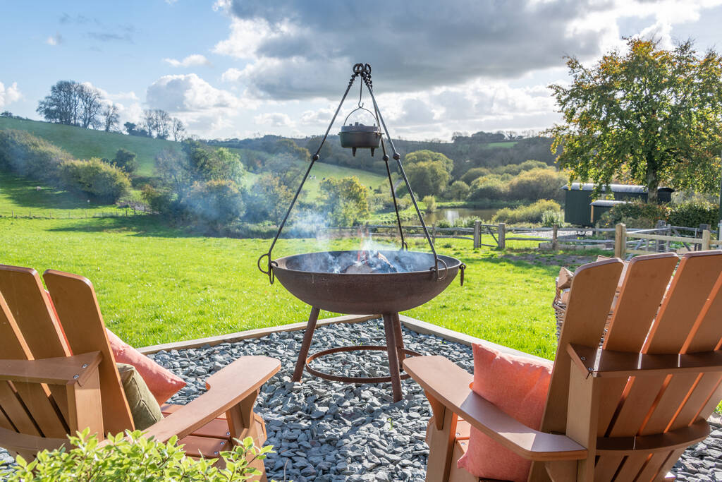 Toller Hut | Shepherd's hut in Dorset | Canopy & Stars