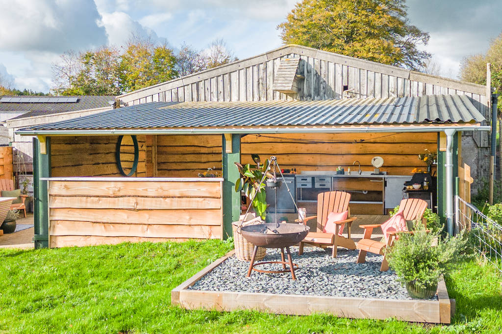 Toller Hut | Shepherd's hut in Dorset | Canopy & Stars