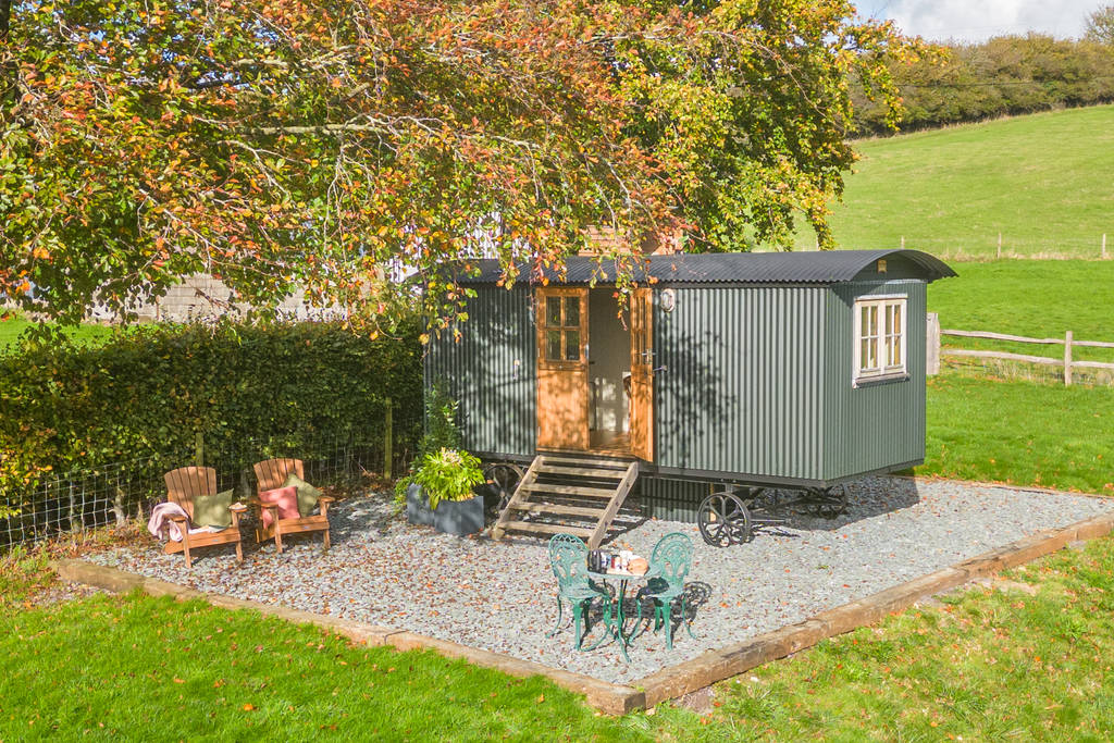 Toller Hut | Shepherd's hut in Dorset | Canopy & Stars