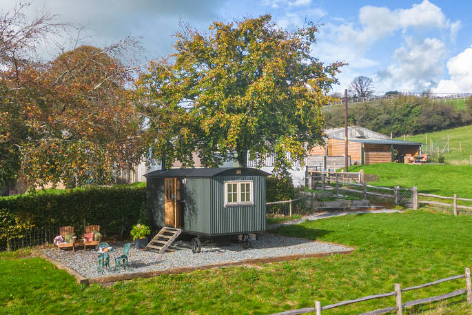 Toller Hut | Shepherd's hut in Dorset | Canopy & Stars