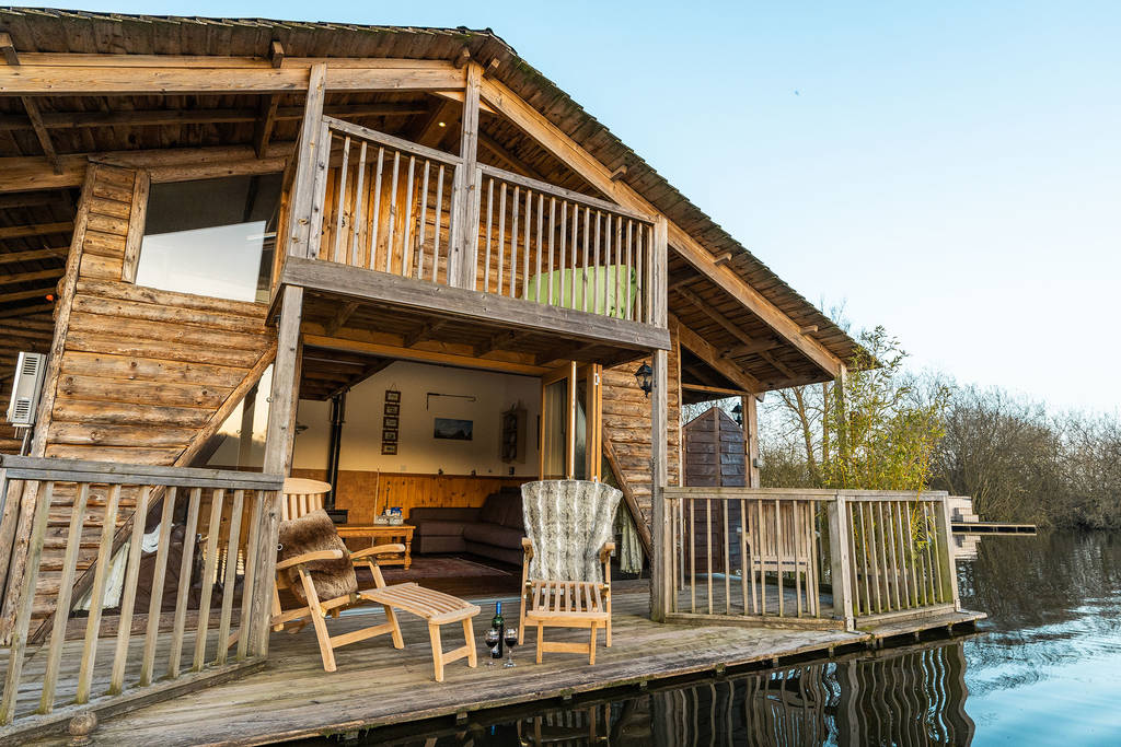 The Raft at Chigborough | Cabin in Essex | Canopy & Stars
