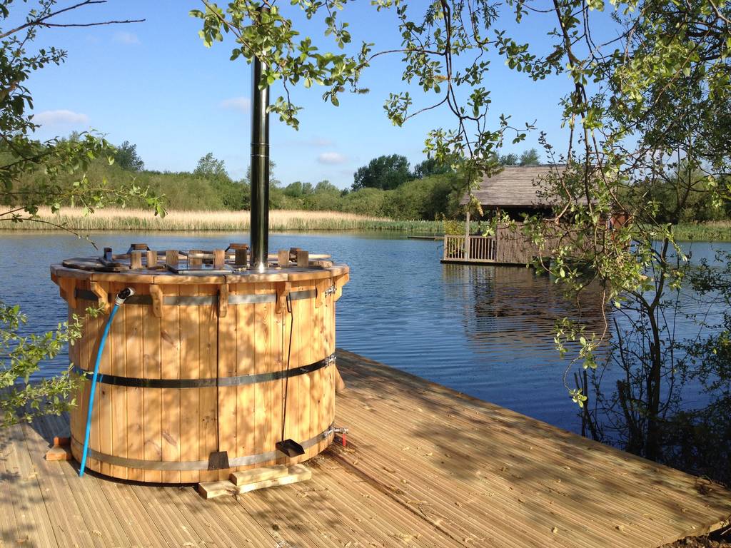 The Raft at Chigborough | Cabin in Essex | Canopy & Stars