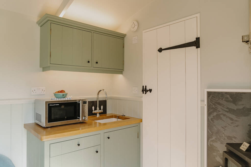 The Poacher's Hut | Shepherd's hut in Essex | Canopy & Stars
