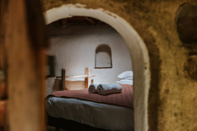 Cob Round | Roundhouse in Gloucestershire | Canopy & Stars