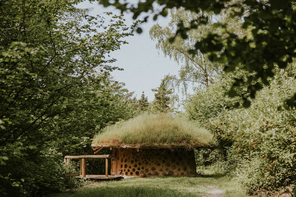 Cob Round | Roundhouse in Gloucestershire | Canopy & Stars