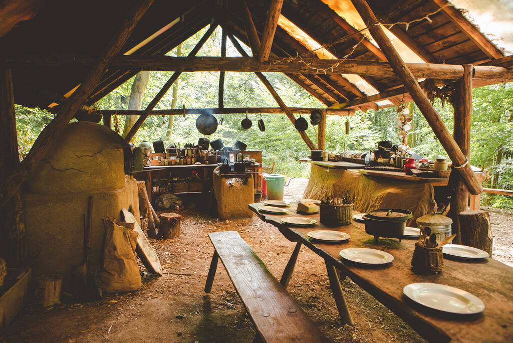 Cob Round | Roundhouse in Gloucestershire | Canopy & Stars