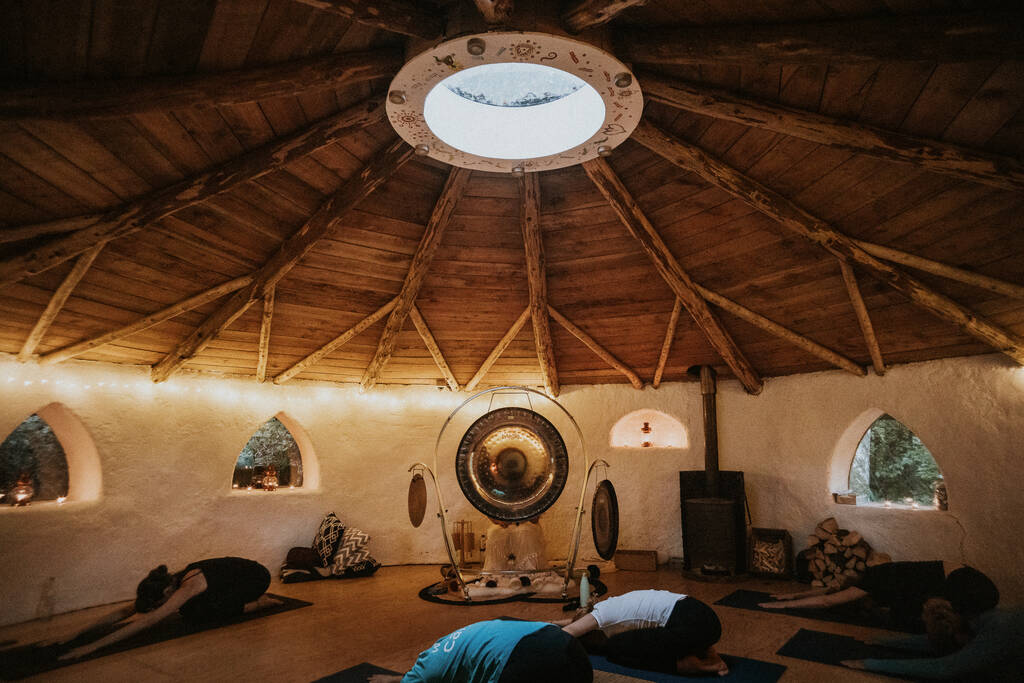 Cob Round | Roundhouse in Gloucestershire | Canopy & Stars