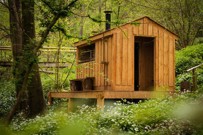 Cob Round | Roundhouse in Gloucestershire | Canopy & Stars