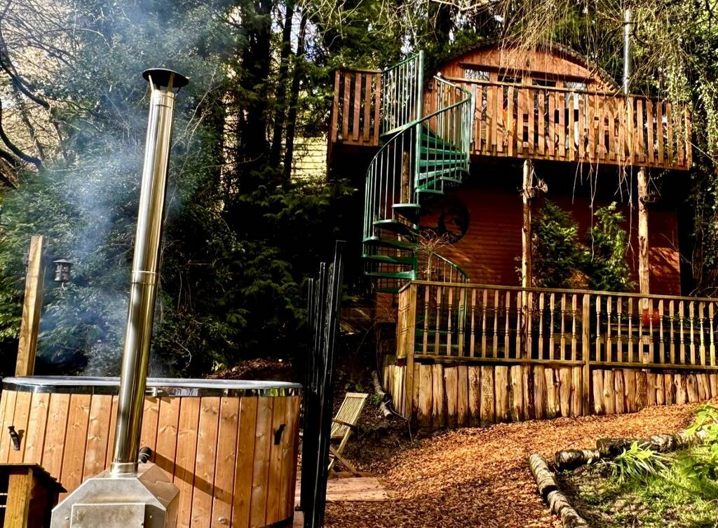 Squirrel's Nest Treehouse | Treehouse in Forest of Dean ...