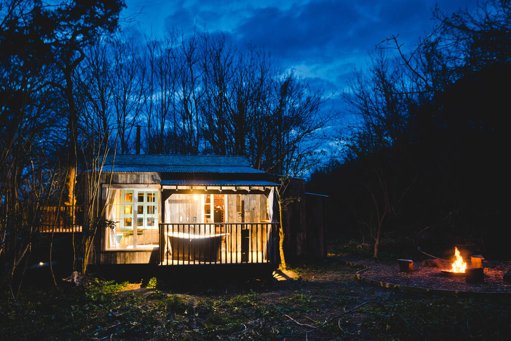 The Poppy Treehouse | Treehouse in Hampshire | Canopy & Stars